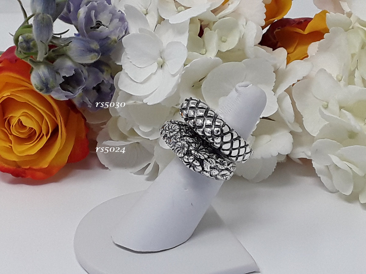 rs5030 - Sterling Silver Crosshatch Stack Ring (Ring on Right) – Dian ...